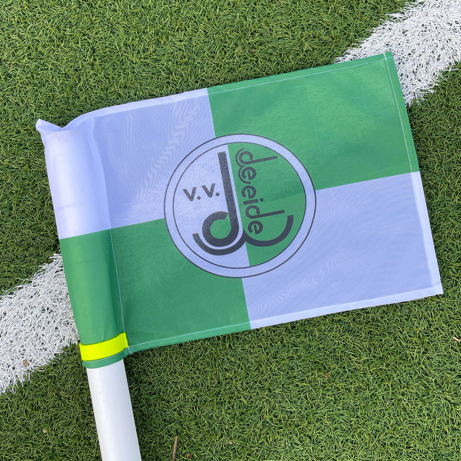 Cornervlaggen bedrukken - Gedrukt met jouw ontwerp vanaf 4st!